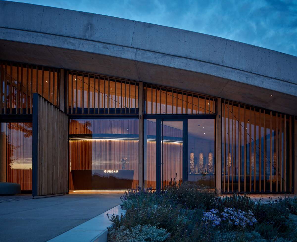 Bodega de Viña Gurdau: Una “colina artificial” de hormigón para ...