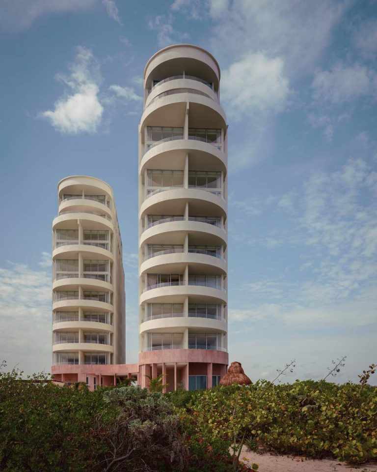 Edificio Temporada: Un hito arquitectónico de hormigón curvo para la ...