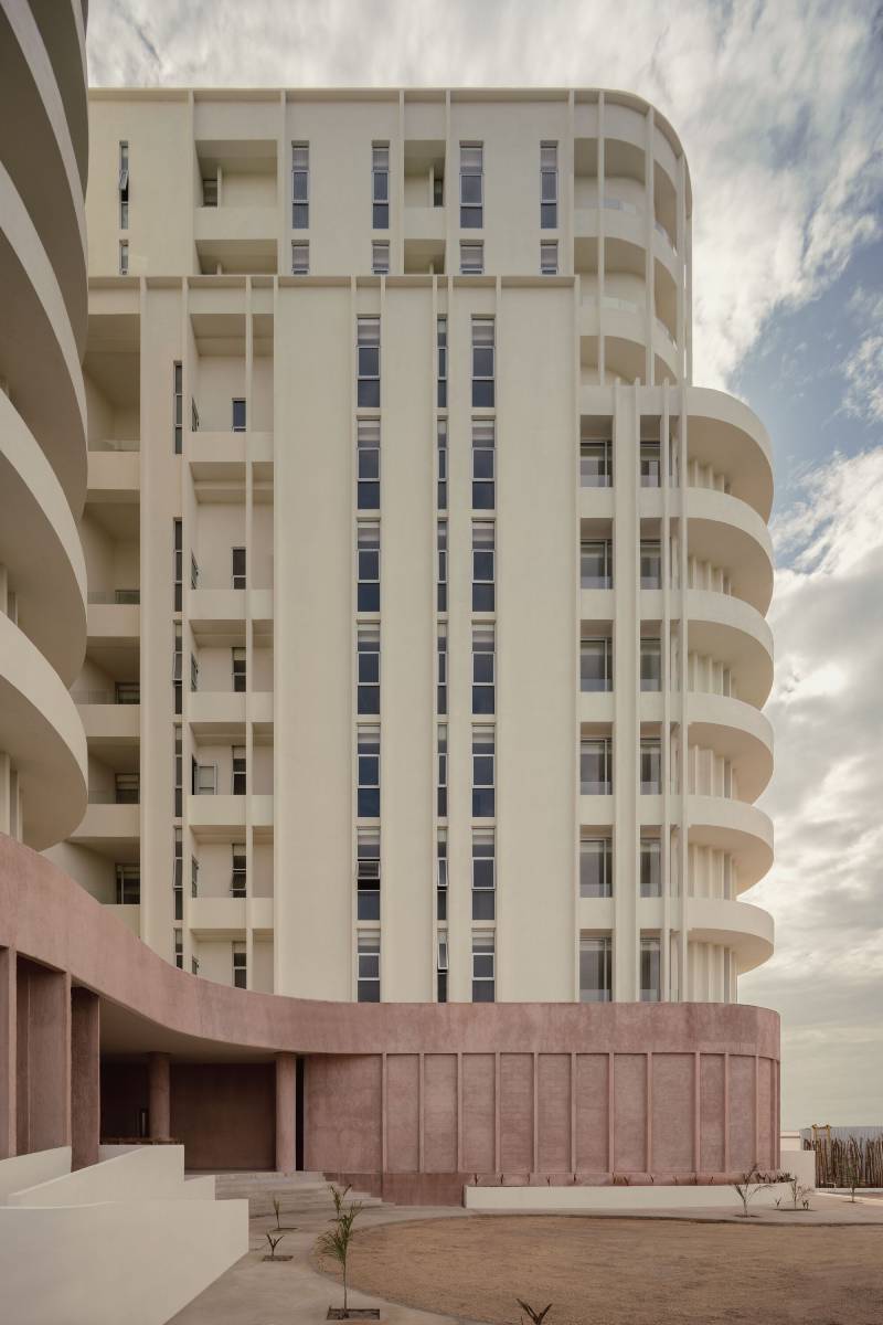 Edificio Temporada: Un hito arquitectónico de hormigón curvo para la ...